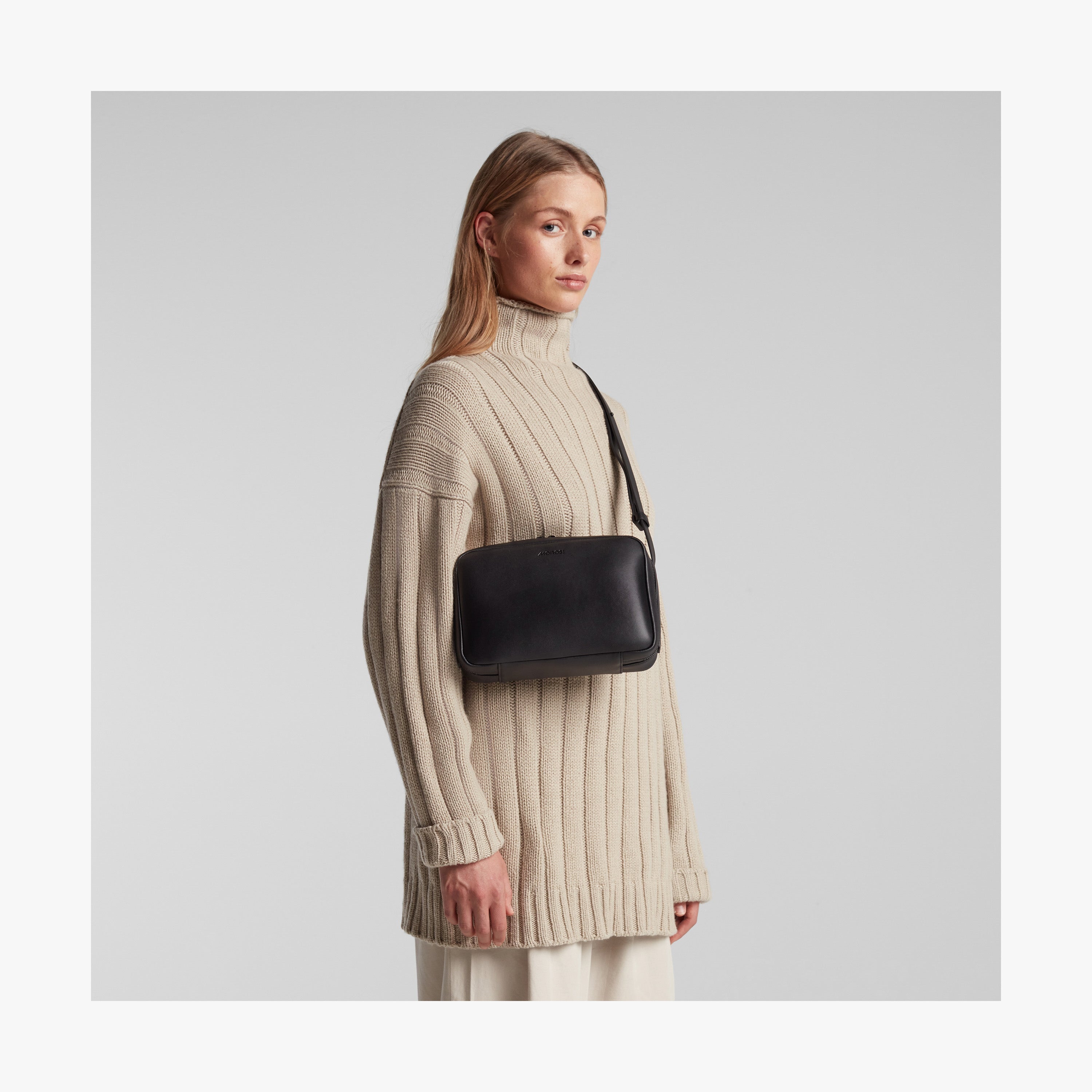 Metro Crossbody, Vegan Leather Shoulder Bag | Monos Luggage & Bags